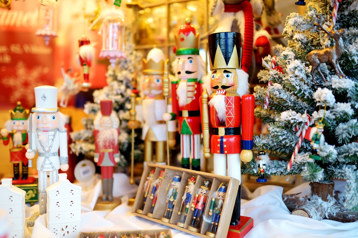 The Nutcracker and the Mouse King. Part I: An Old Christmas Tale ~ Columns