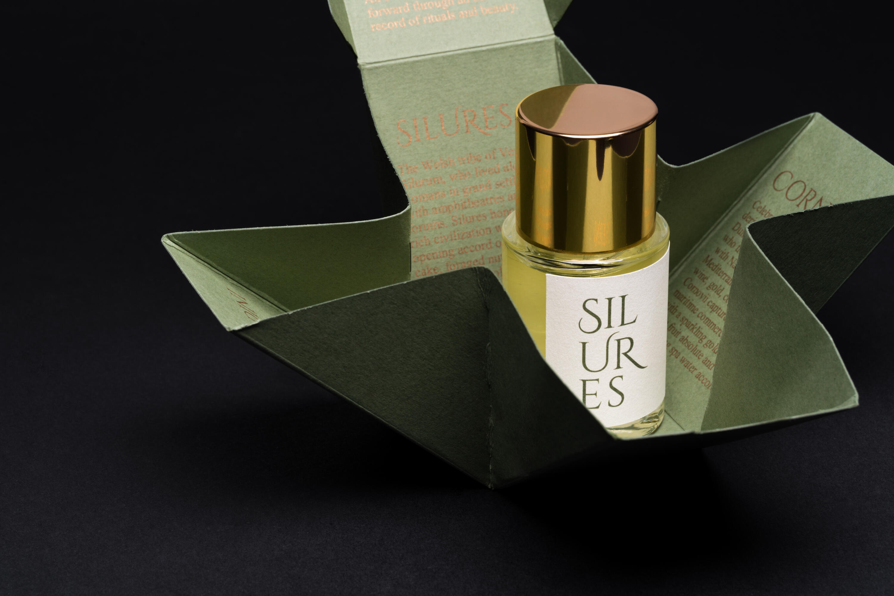 Η Wales Perfumery λανσάρει πέντε νέα αρώματα ~ Οικοι Αρωματων