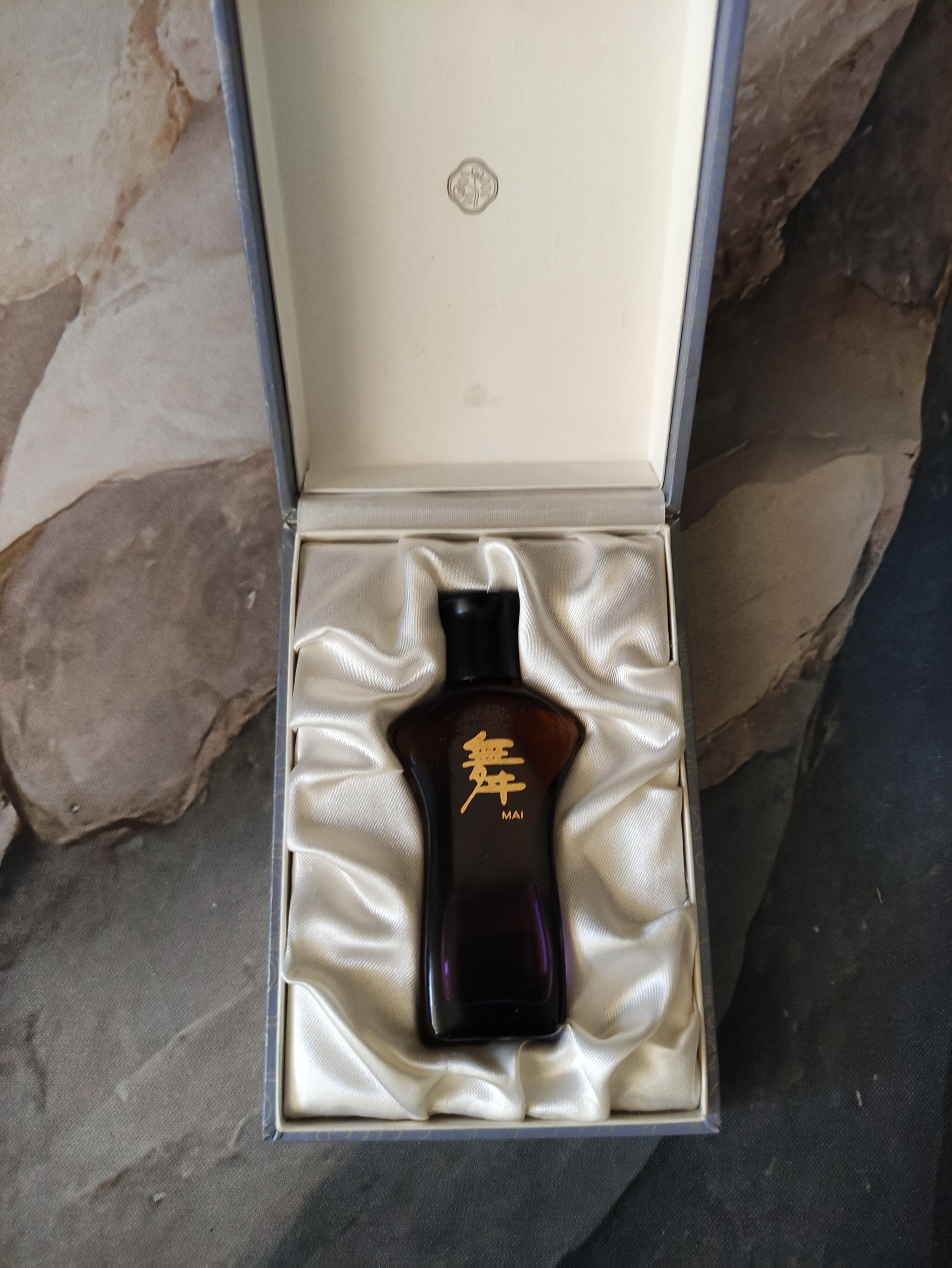 Mai Shiseido: Japanski ples sa lepezama ~ Vintages
