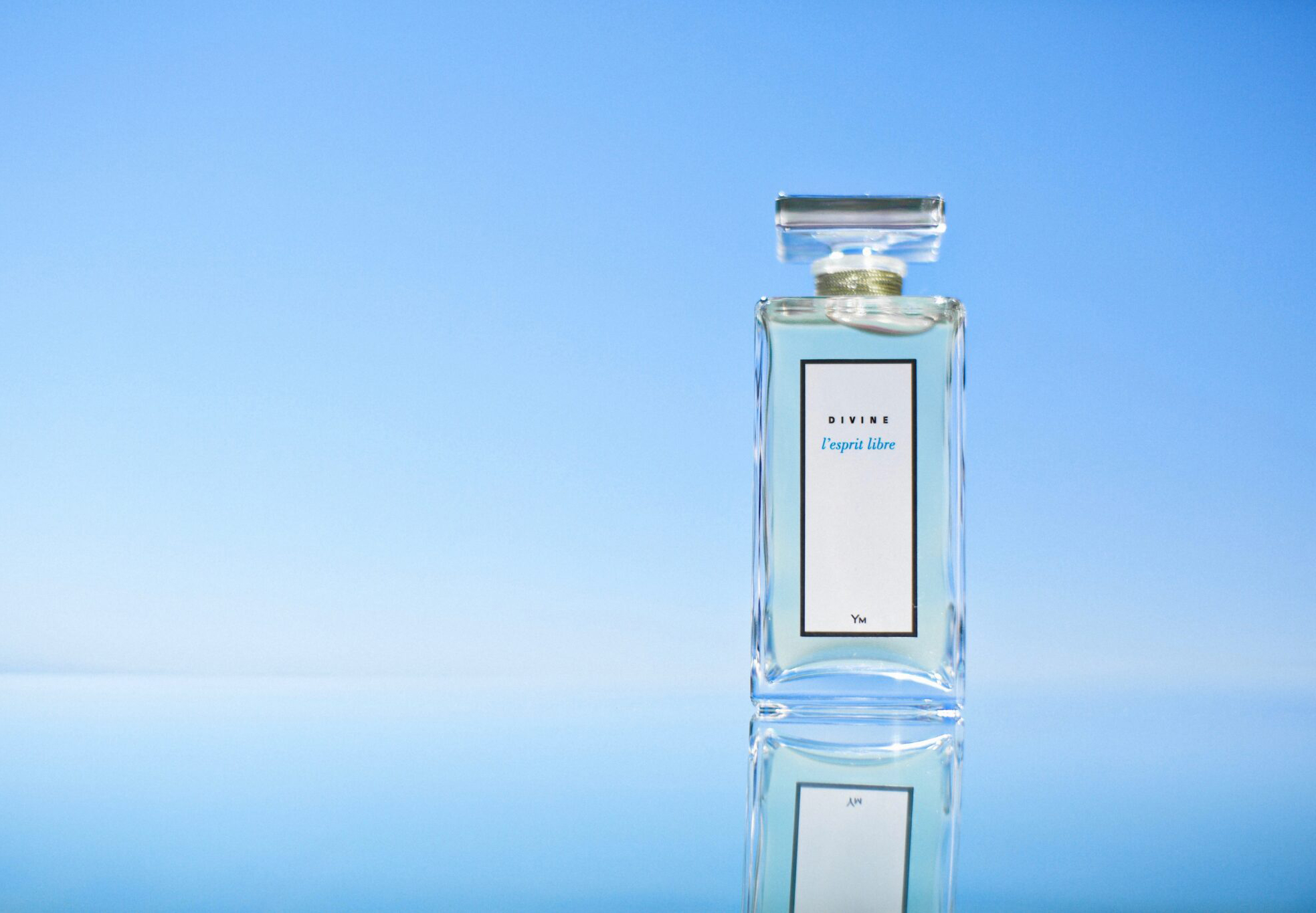 The New Divine Perfume: l'esprit libre ~ Fragrance News