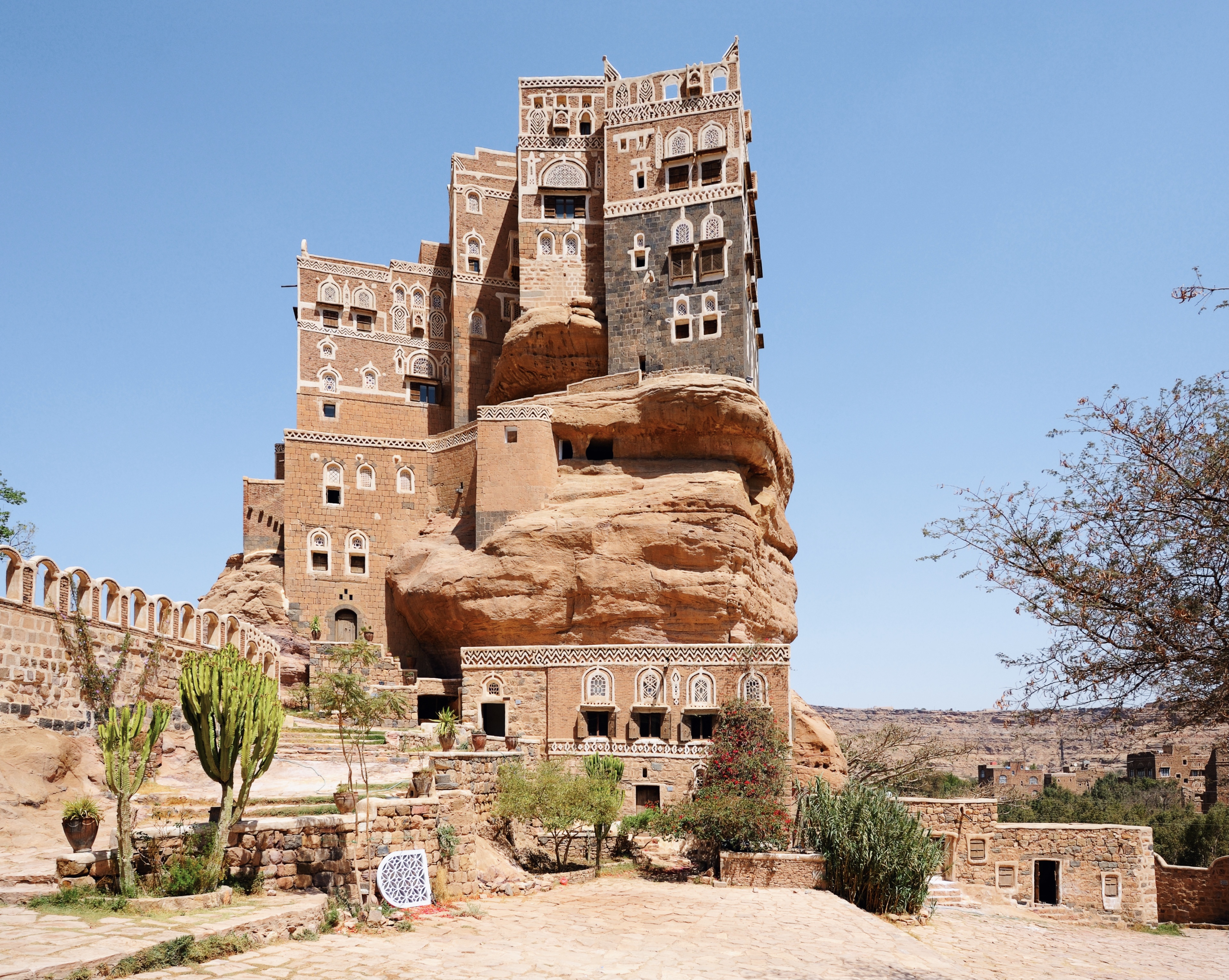 Reine de Saba: Interview with Habib Al-Sowaidi, Dominique Ropion and ...