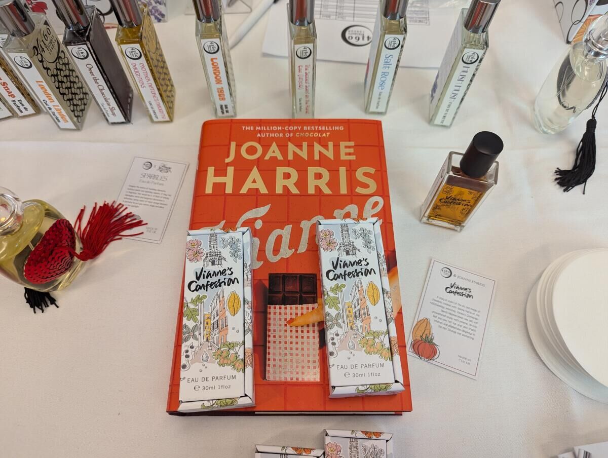 Barnes Fragrance Fair 2025 : Un plaisir britannique excentrique ! ~ Art ...