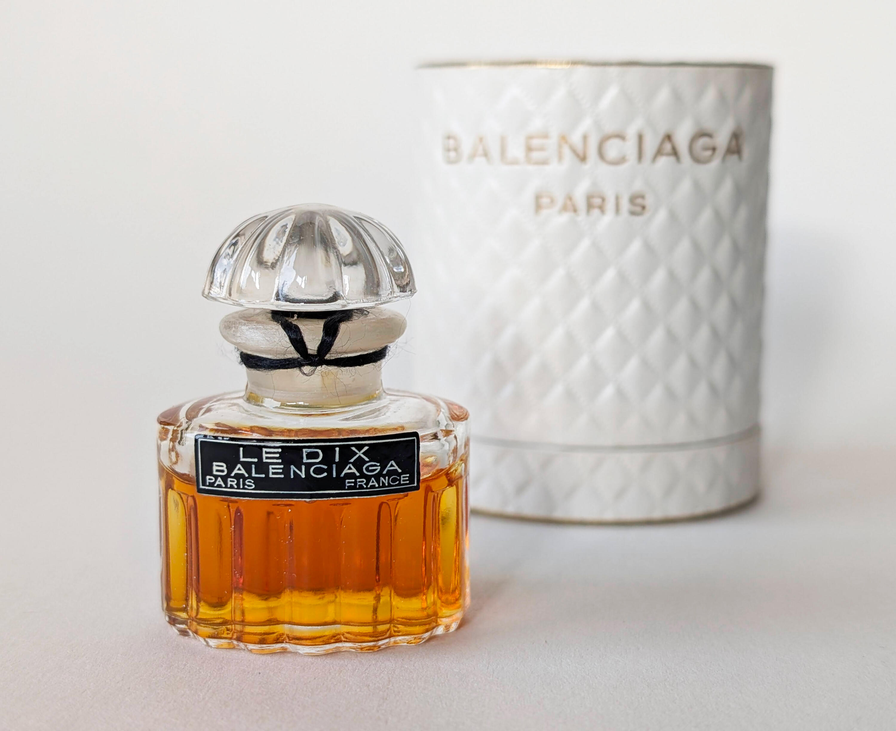 Le Dix Balenciaga: بين التاريخ والحداثة ~ مقالات عطرية