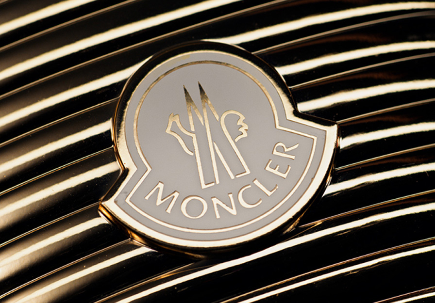 Moncler Sunrise Pour Femme: Tropical Puree Spiked With Sécrétions ...