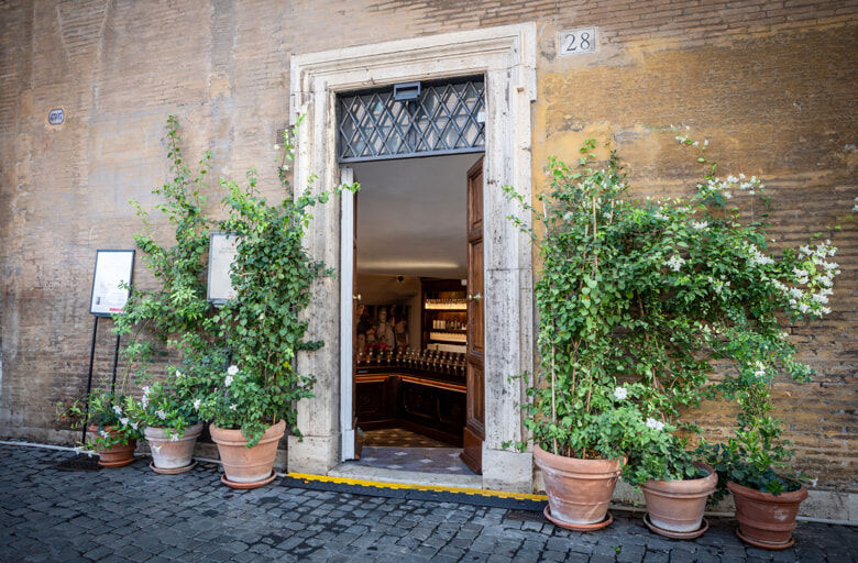 Two New Editions in the Essenzialmente Laura Line Presented at Pitti ...
