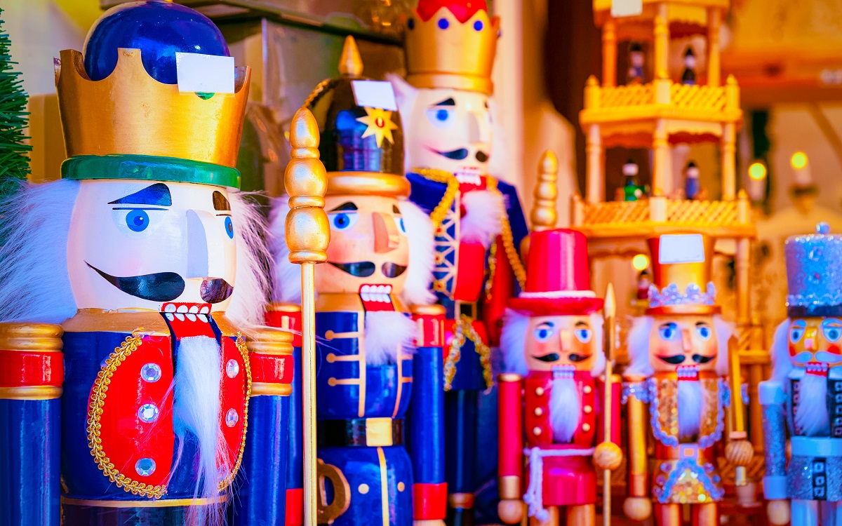 The Nutcracker and the Mouse King. Part I: An Old Christmas Tale ~ Columns
