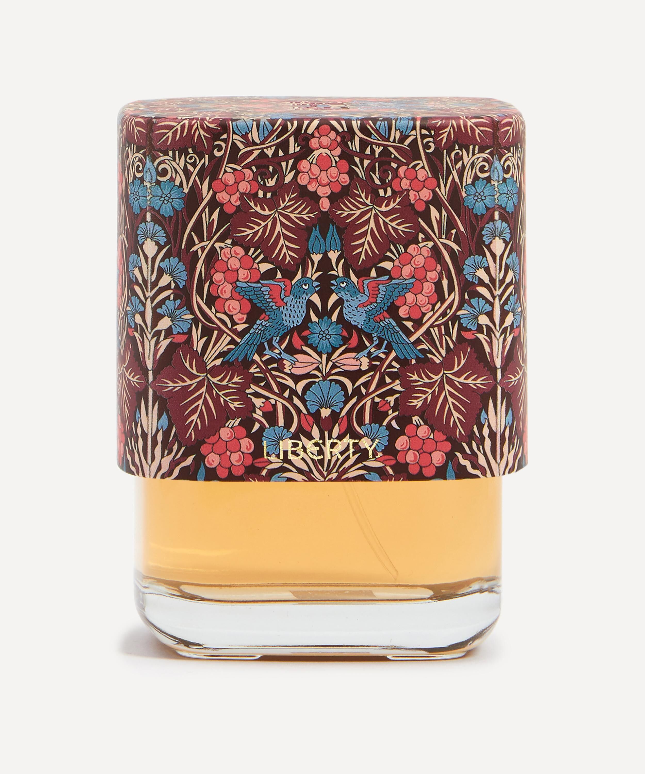 Vine Thief من Liberty London: لب الفراولة المطهي والمخبوز داخل كعكة ...