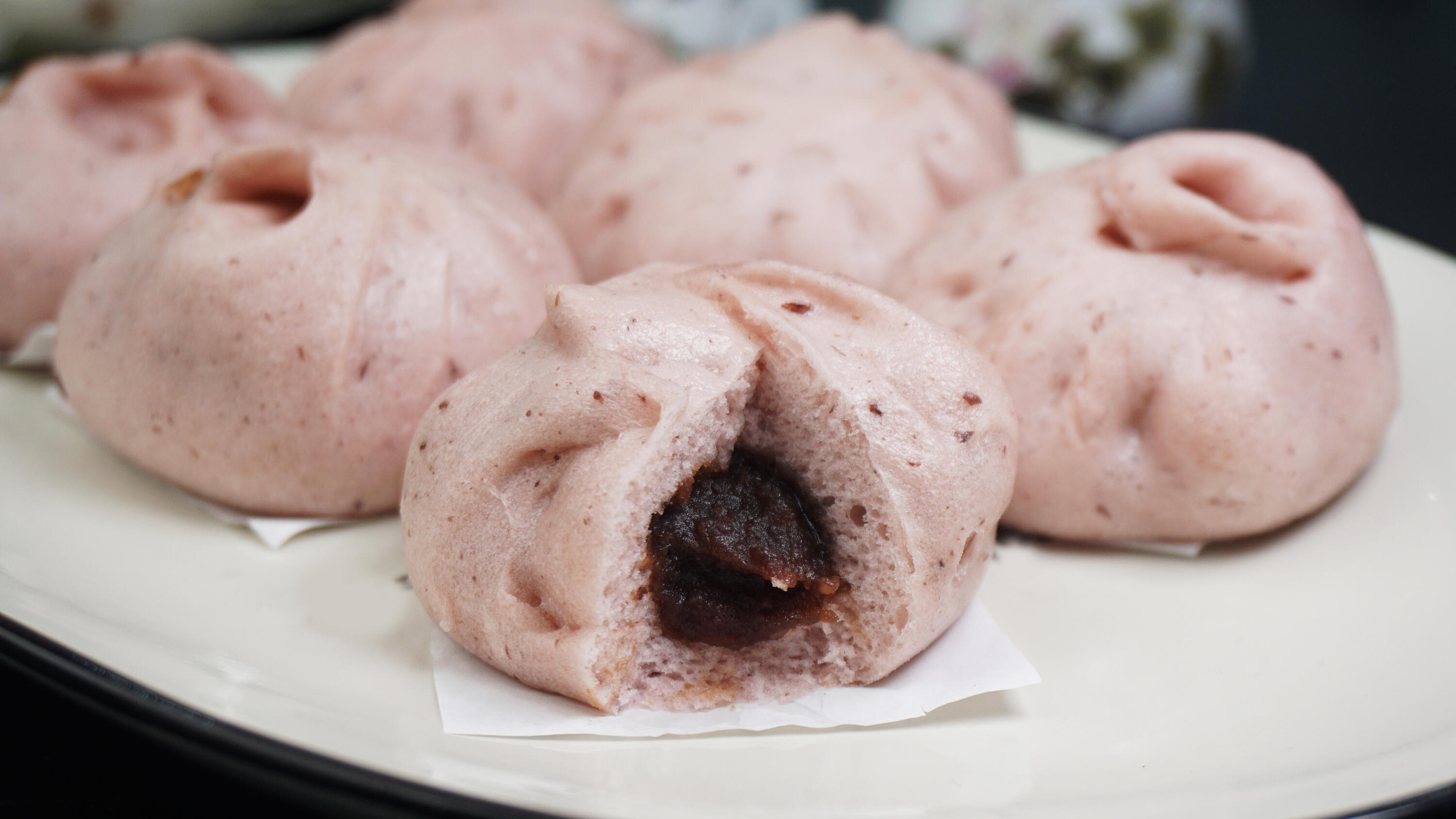 Vine Thief من Liberty London: لب الفراولة المطهي والمخبوز داخل كعكة ...