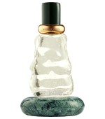 Parfumeur Senior Alexandra Carlin