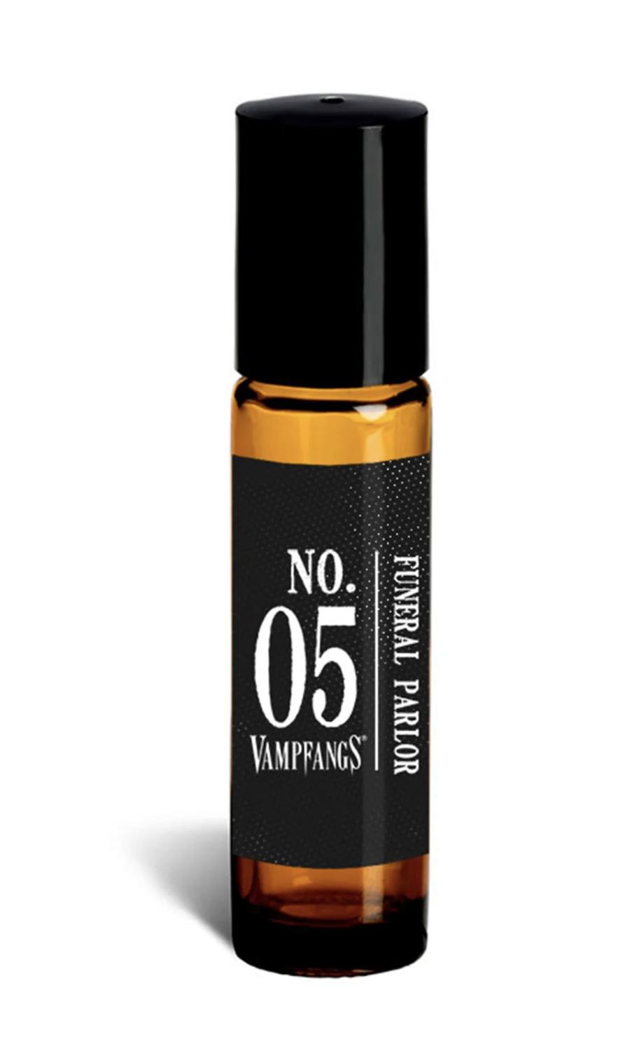 No. 5 Funeral Parlor Vampfangs fragancia - una fragancia para Hombres y ...