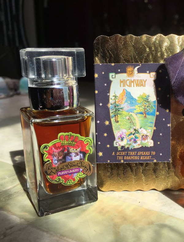 Highway Velvet & Sweet Pea’s Purrfumery 香水 - 一款 2015年 中性 香水