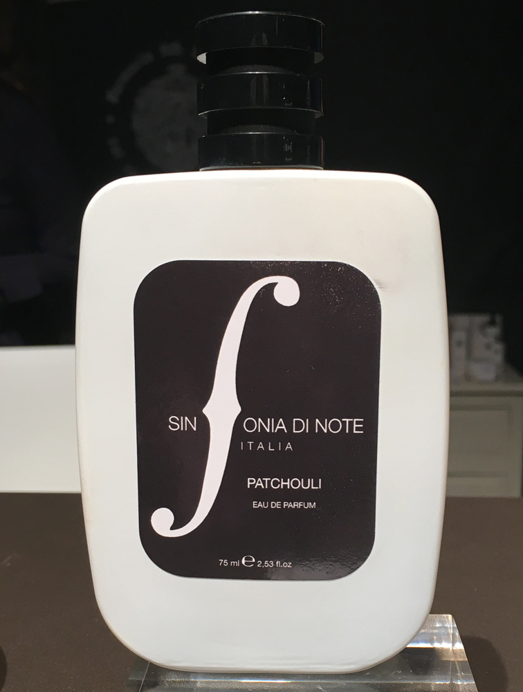 Patchouli Sinfonia di Note - una fragranza unisex 2016