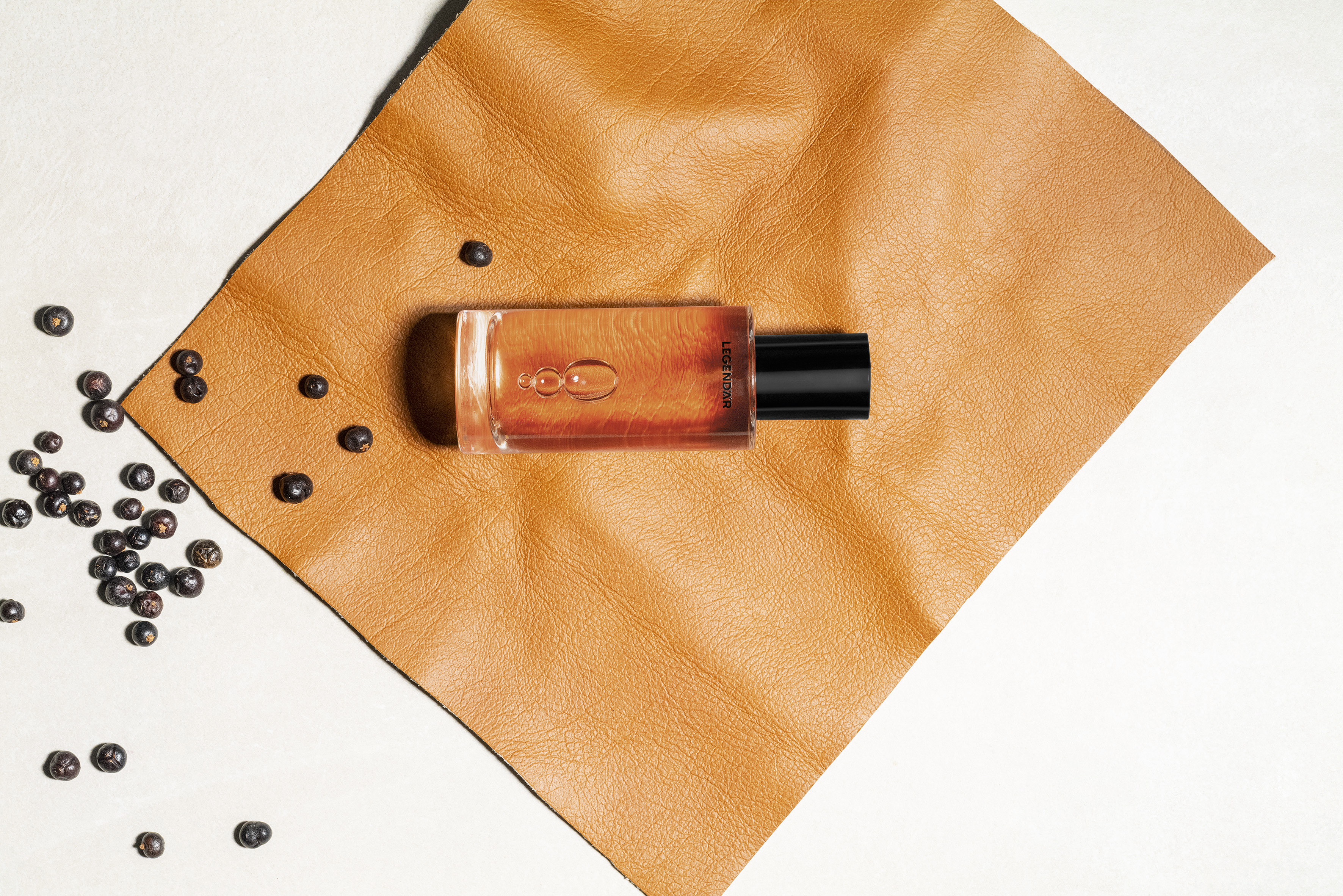 JUNIPER LEATHER LEGENDÄR perfume - a fragrance for women and men 2020