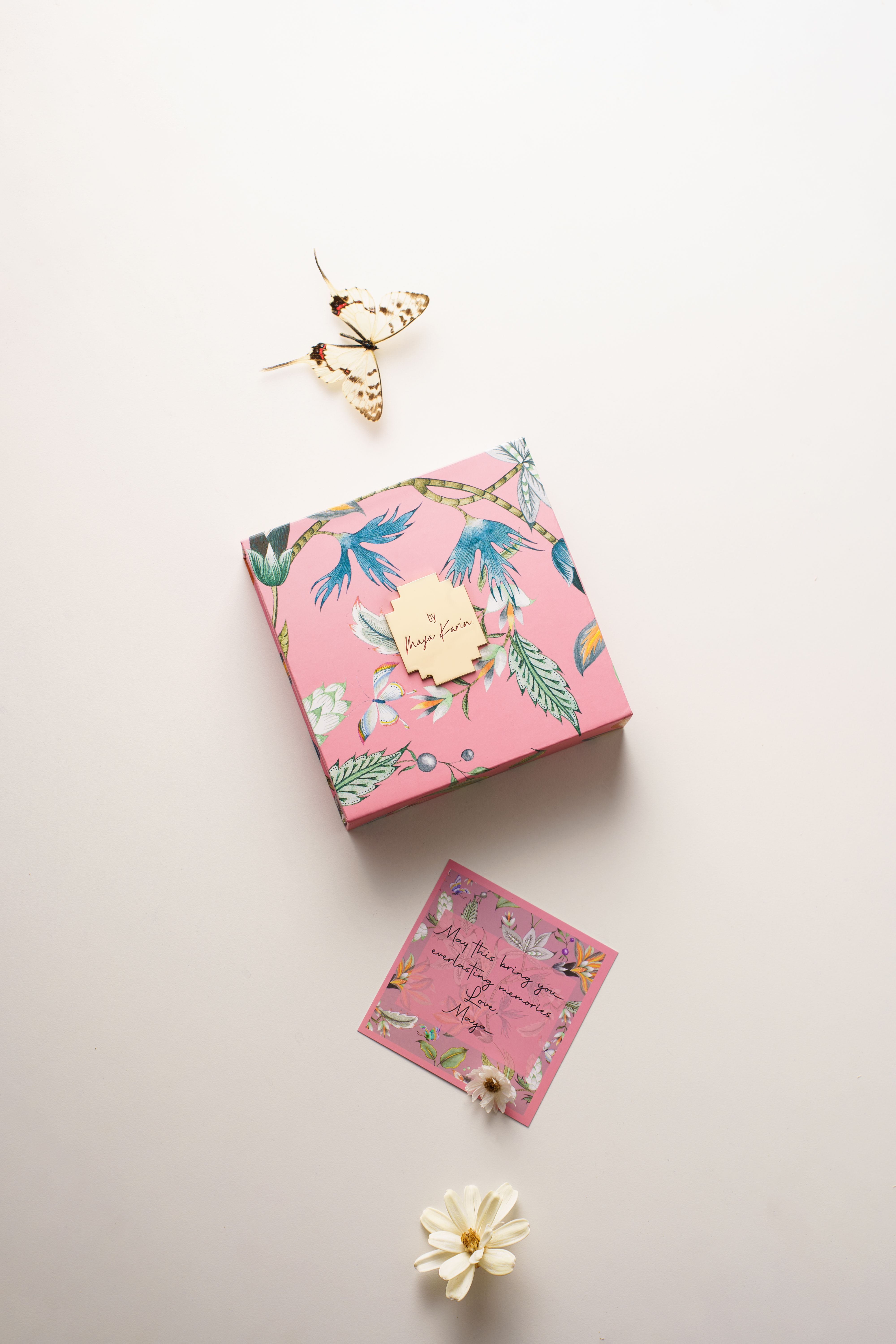 Kemboja By Maya Karin perfume - a fragrância Compartilhável 2023