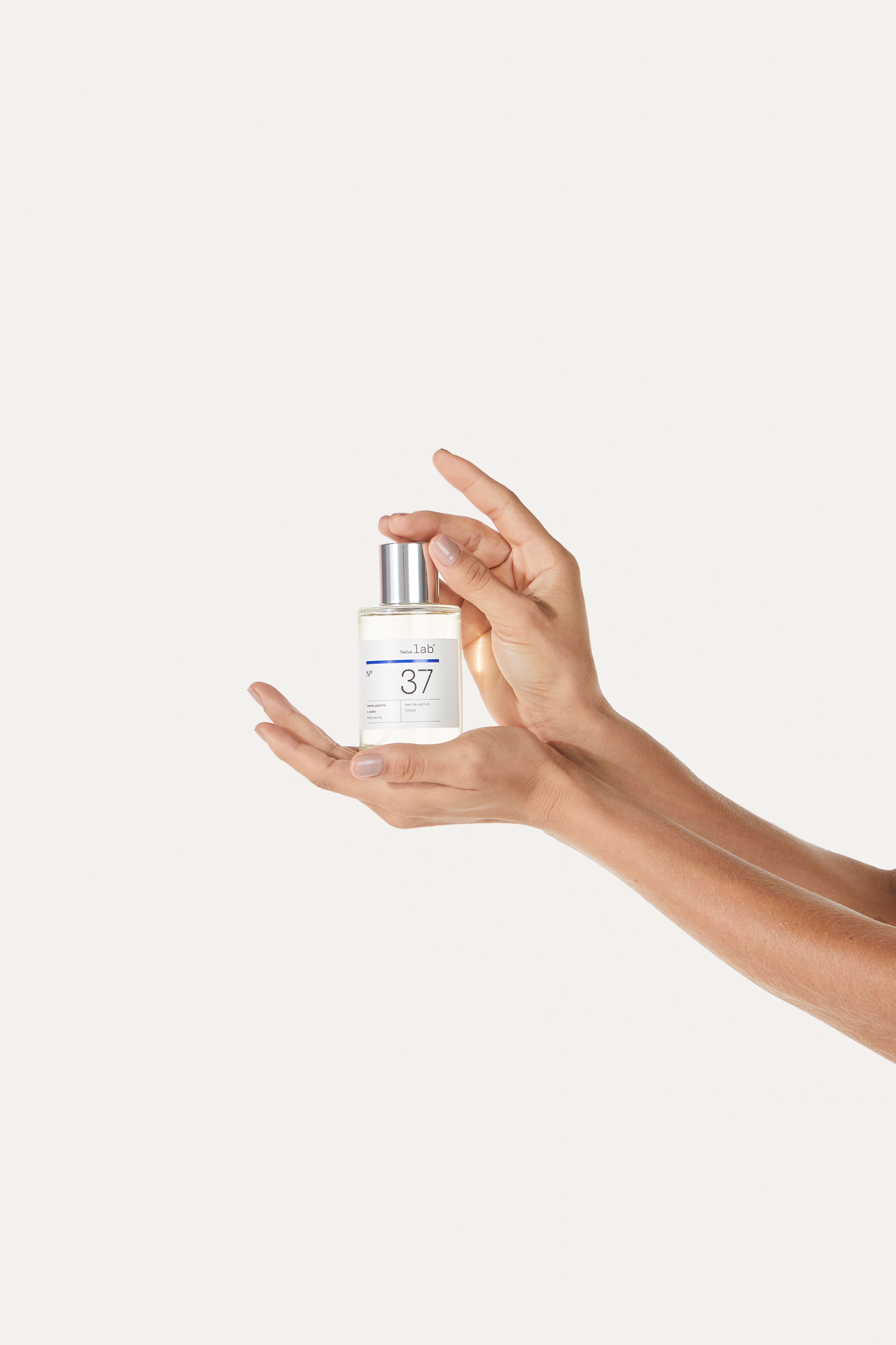 Nº 37 Dailus Lab perfume - a fragrance for women and men 2023