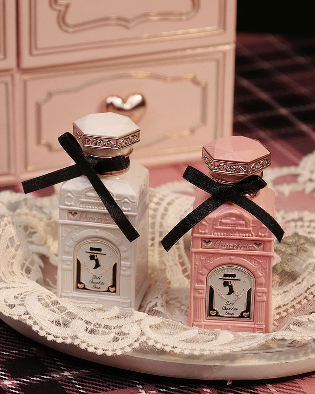 Red Queens Mischief Flower Knows perfume - a fragrance for women 2023