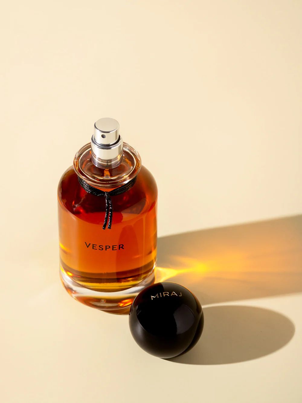 Vesper Miraj zapach - to nowe perfumy dla mężczyzn 2024 Vesper Miraj zapach - to nowe perfumy dla mężczyzn 2024