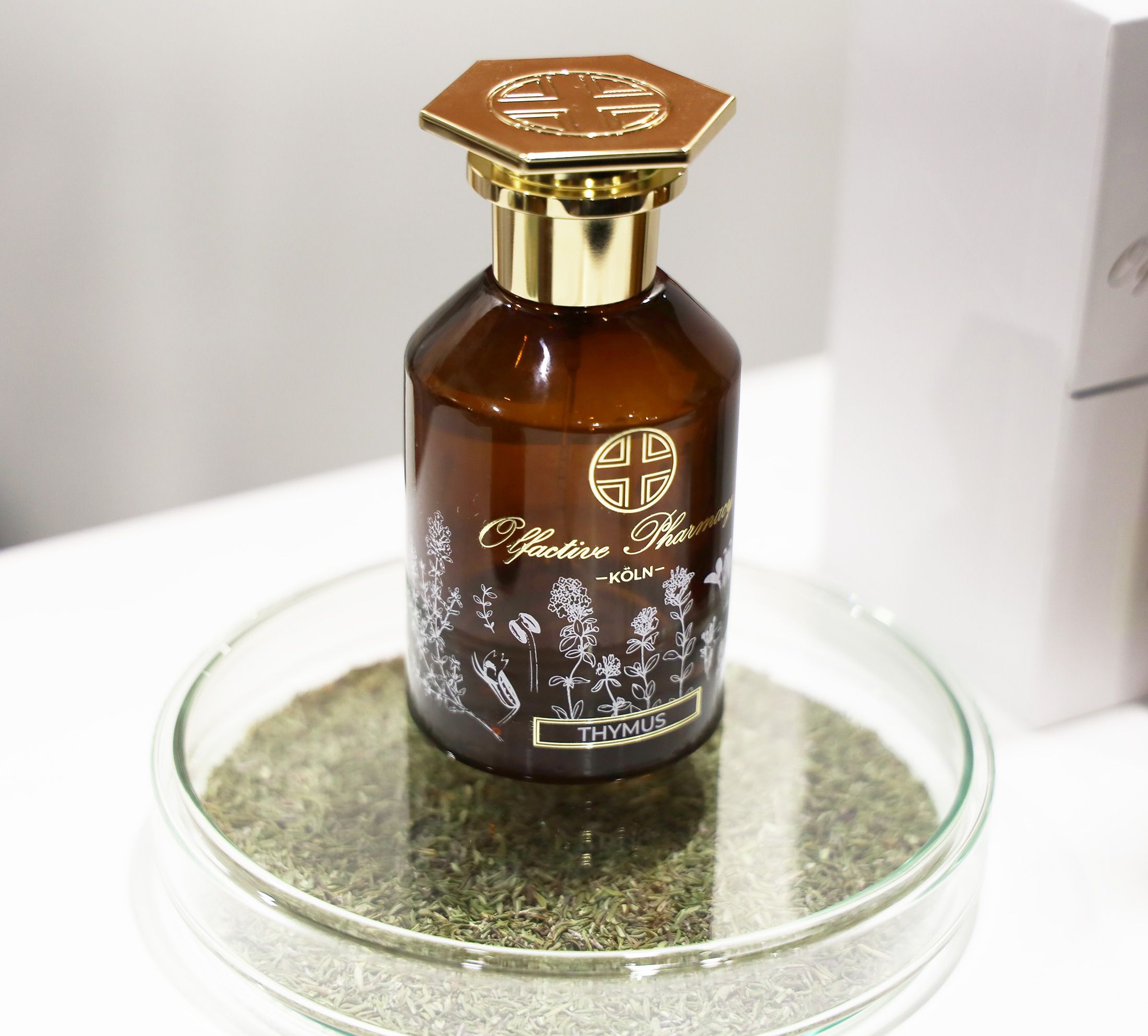 Thymus Olfactive Pharmacy parfum - un nouveau parfum pour homme et ...