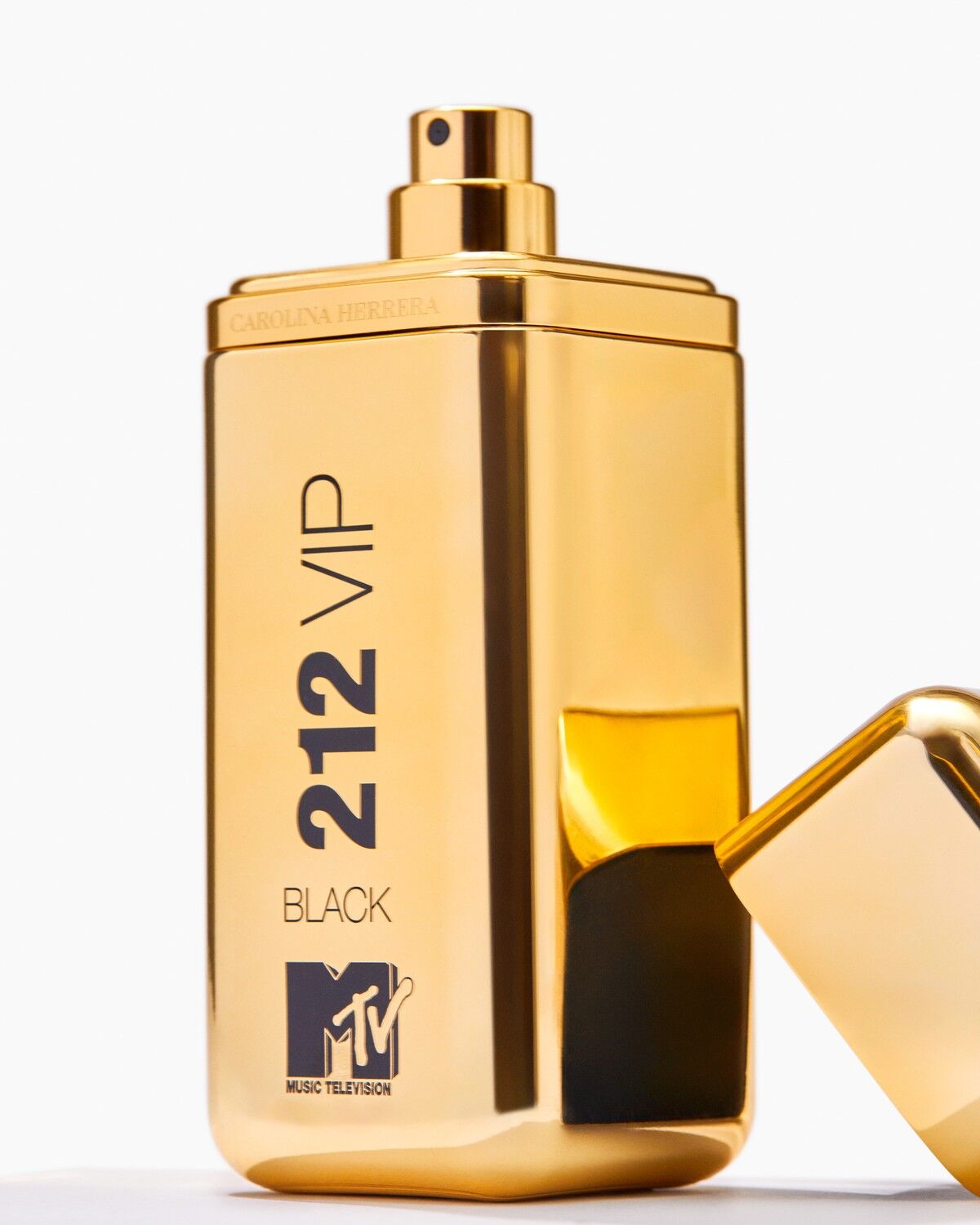 212 VIP Black MTV Carolina Herrera одеколон — новый аромат для мужчин 2024