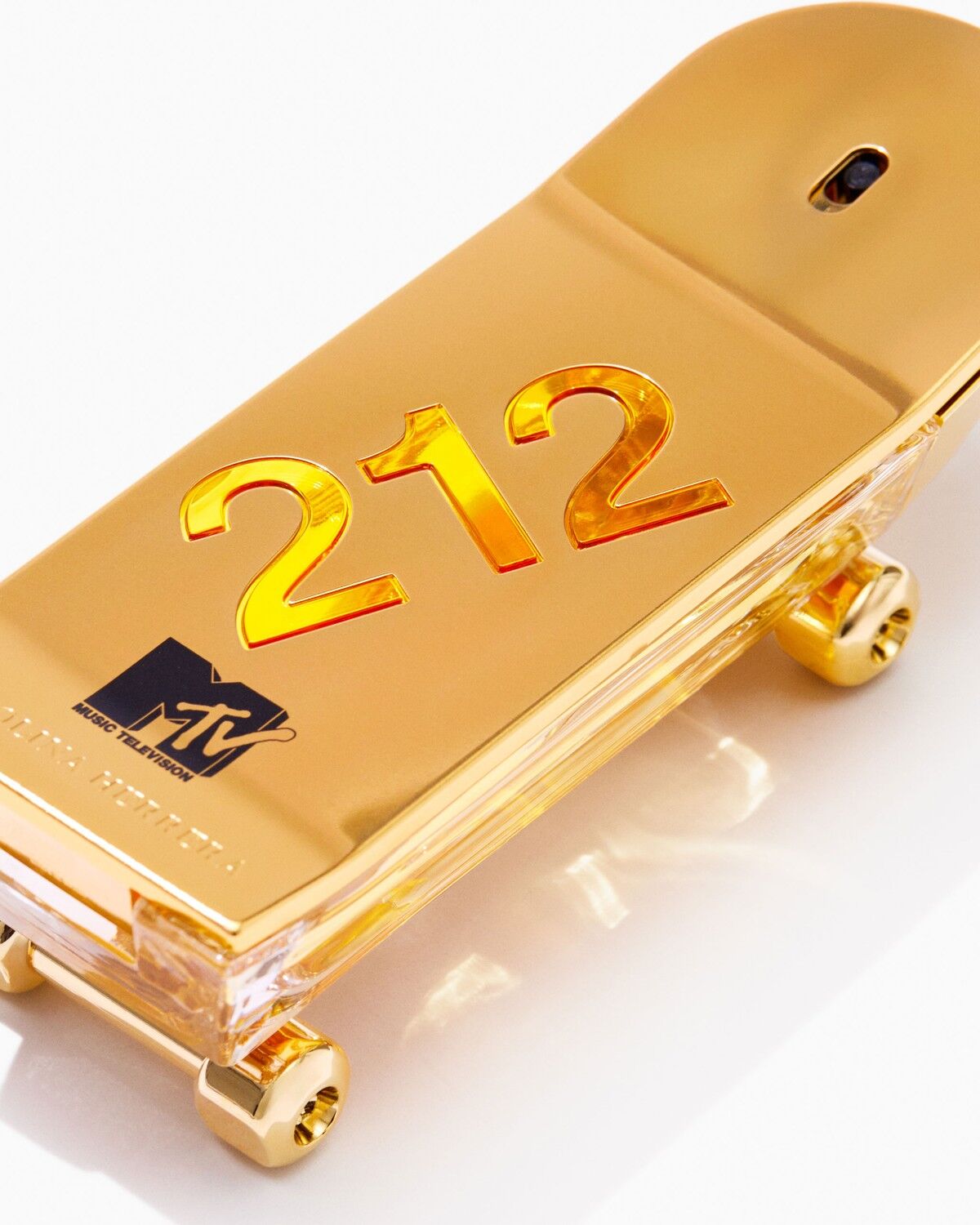 212 Heroes MTV Carolina Herrera одеколон — новый аромат для мужчин 2024