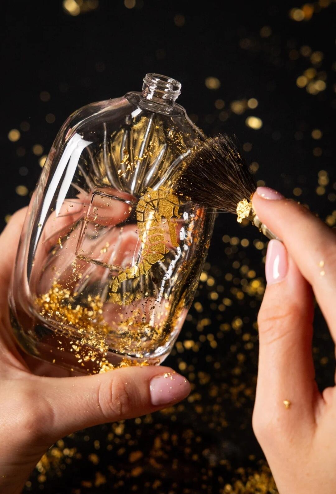 Lune Féline Extrait Gold Craftsmanship Limited Edition Atelier des Ors ...