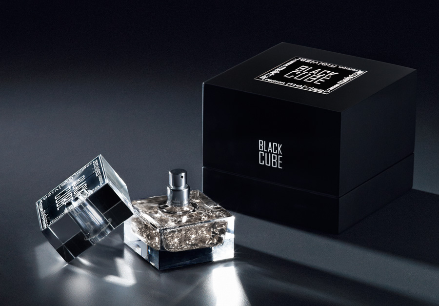 Black Cube Ramon Molvizar Parfum - ein es Parfum für Frauen und Männer 2010
