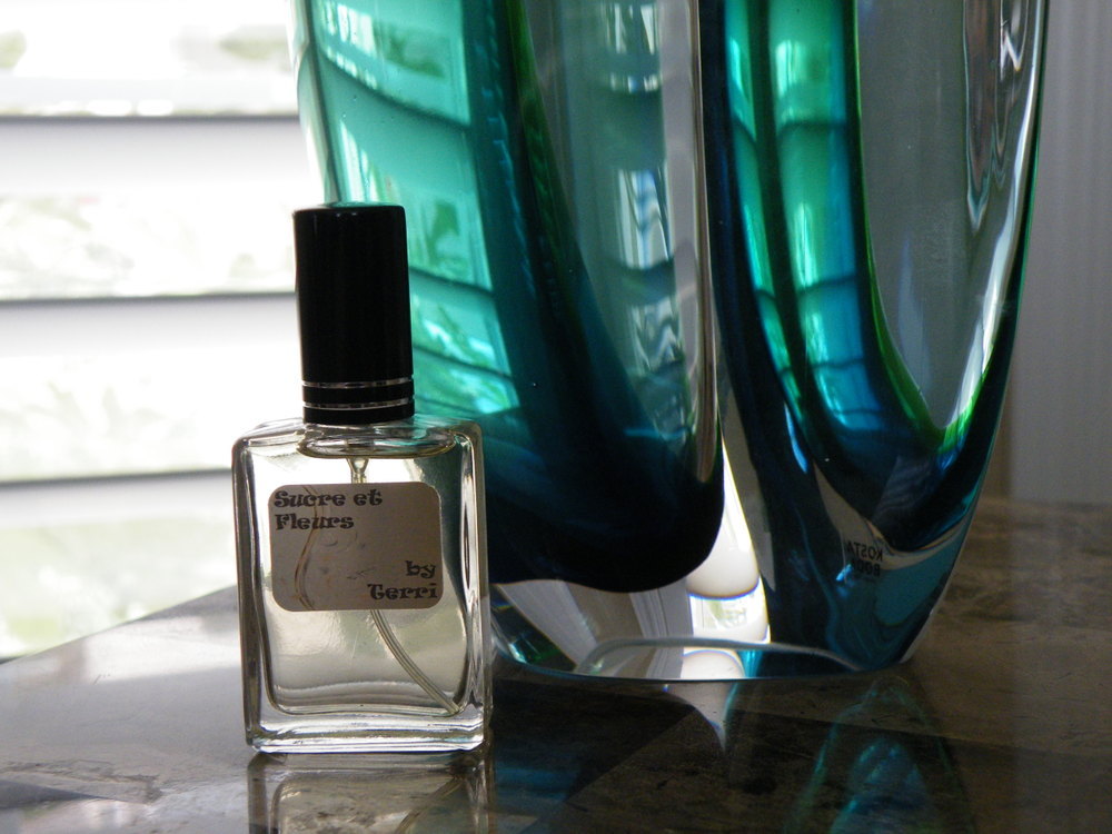 Sucre et Fleurs Kyse Perfumes בושם - הינו ניחוח 2014 לנשים וגברים