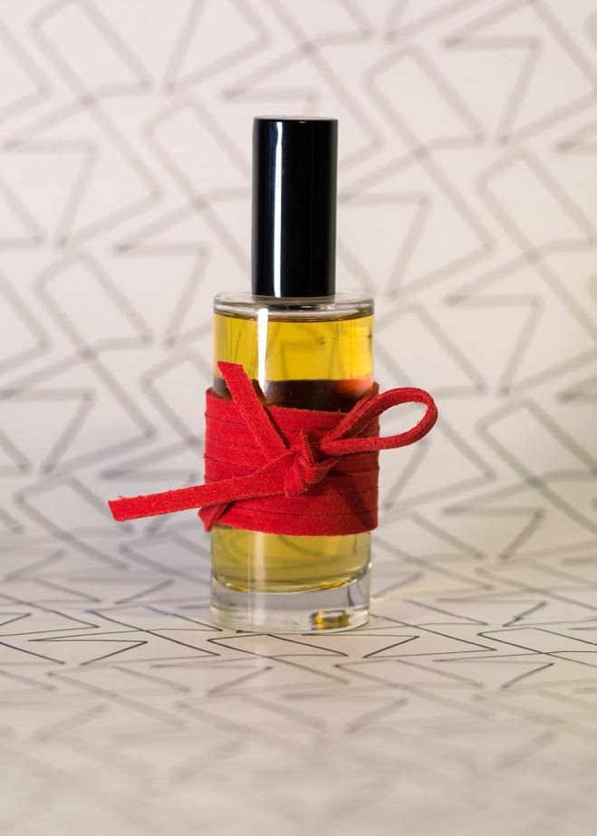 Attache-Moi ICI & LA ICONOFLY perfume - a fragrance for women and men 2017