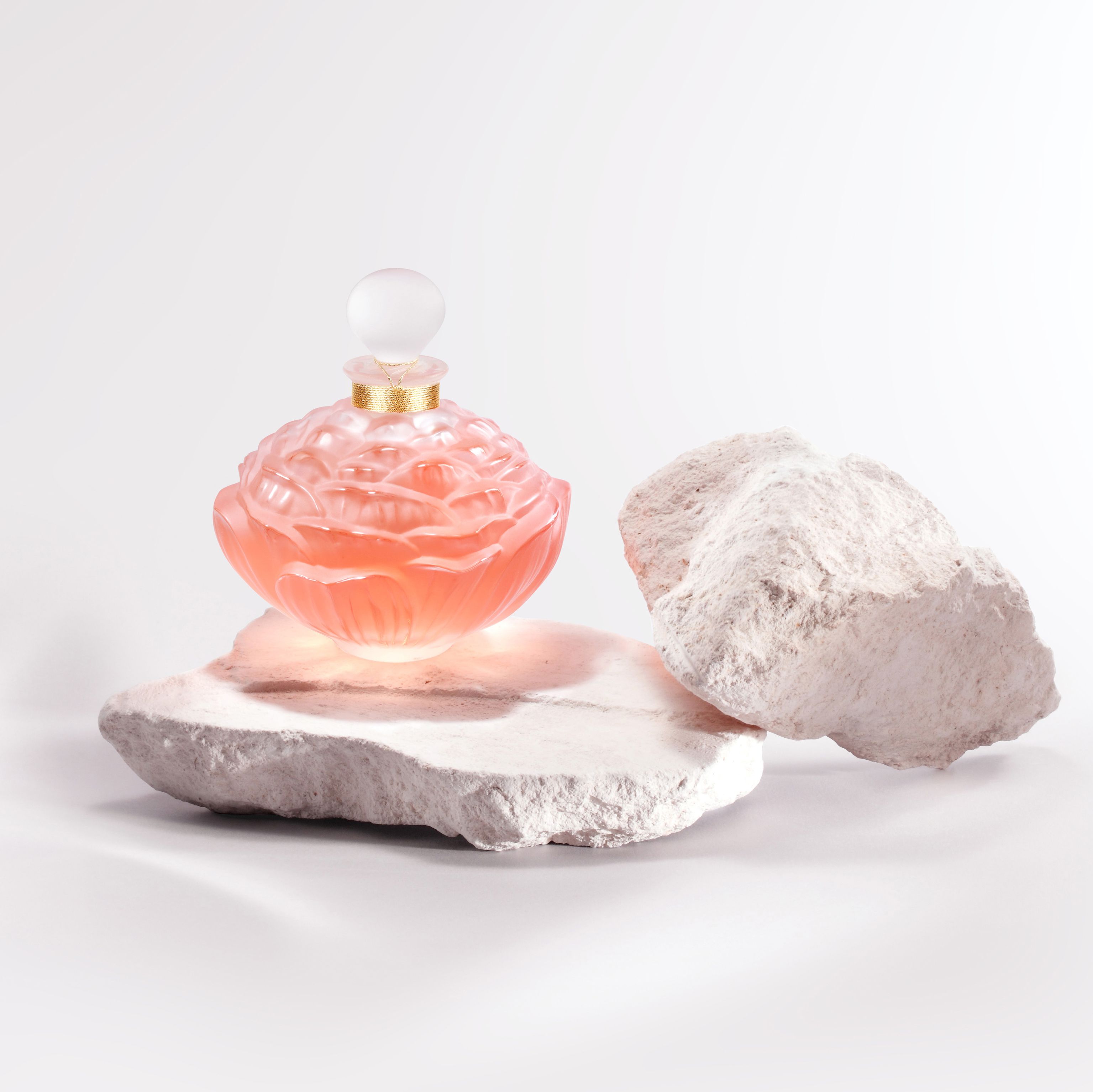 Lalique de Lalique Pivoine Crystal Edition 2021 Lalique perfume - a ...