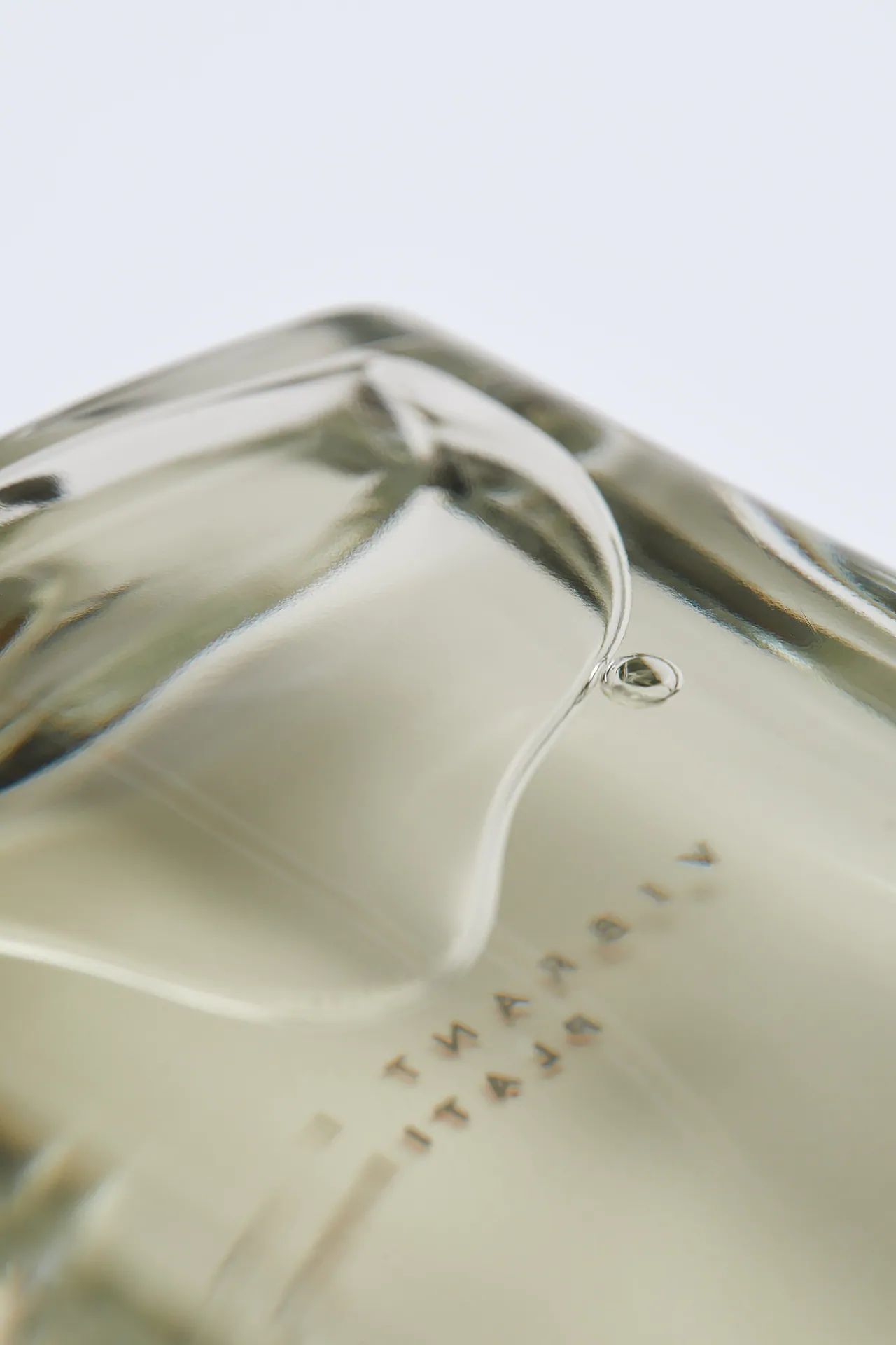 Vibrant Leather Platinum Zara cologne - a fragrance for men 2020