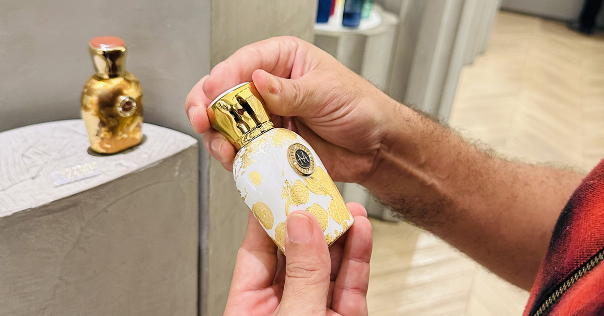 Regina Moresque: A Bottled Jewel ~ Fragrance Reviews