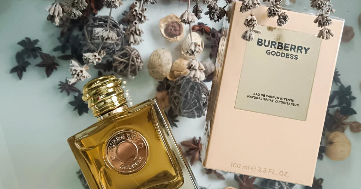 Burberry Goddess Intense: A Female Naxos? ~ Fragrance Reviews