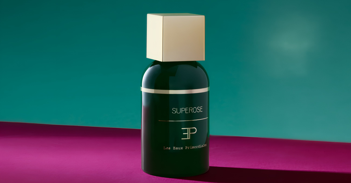 Superose von Les Eaux Primordiales: Eine Rose im frisch geschnittenen ...