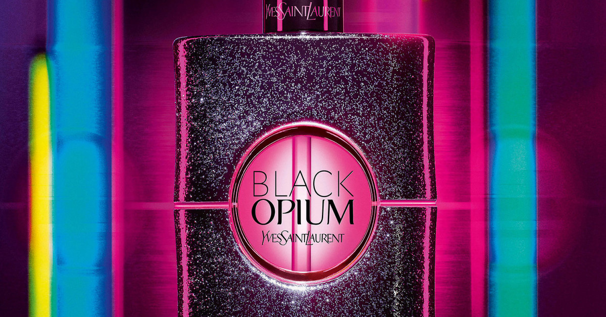 Black Opium Neon: L'Essenza di un Café Parigino ~ Recensioni Editoriali