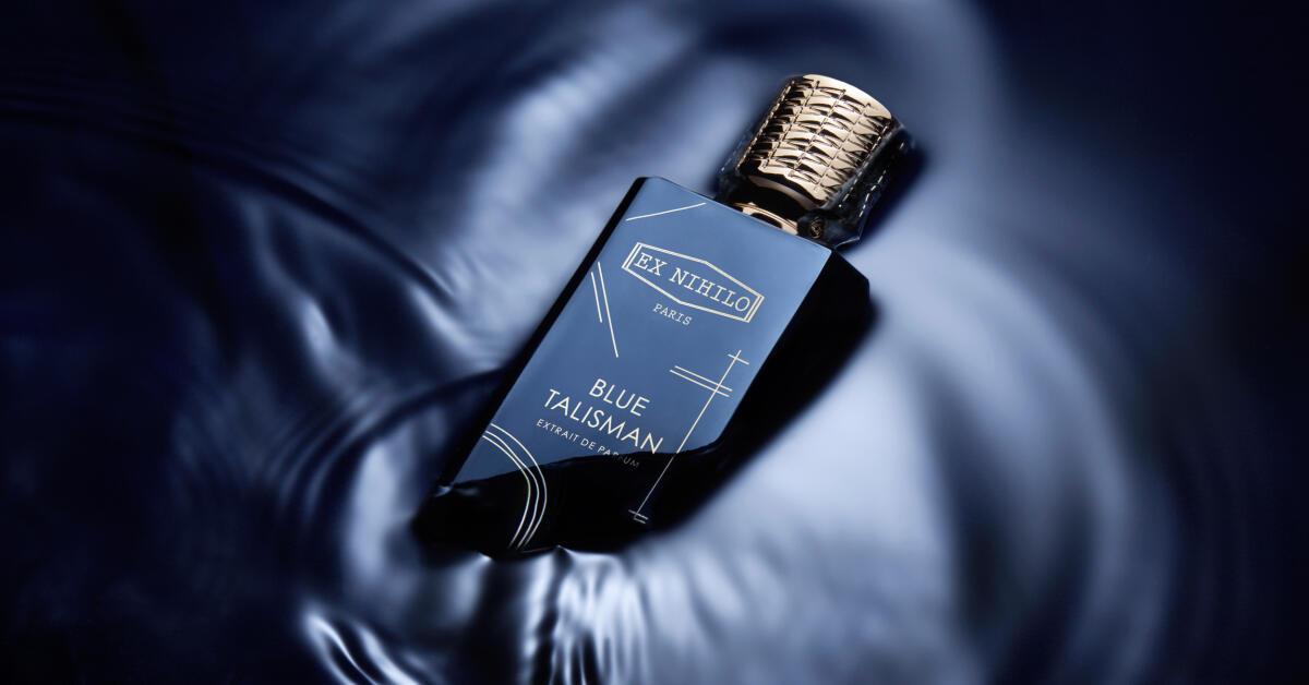 Blue Talisman Extrait di Ex Nihilo: Uno Studio di Luce e Ombra ~ Recensioni Editoriali