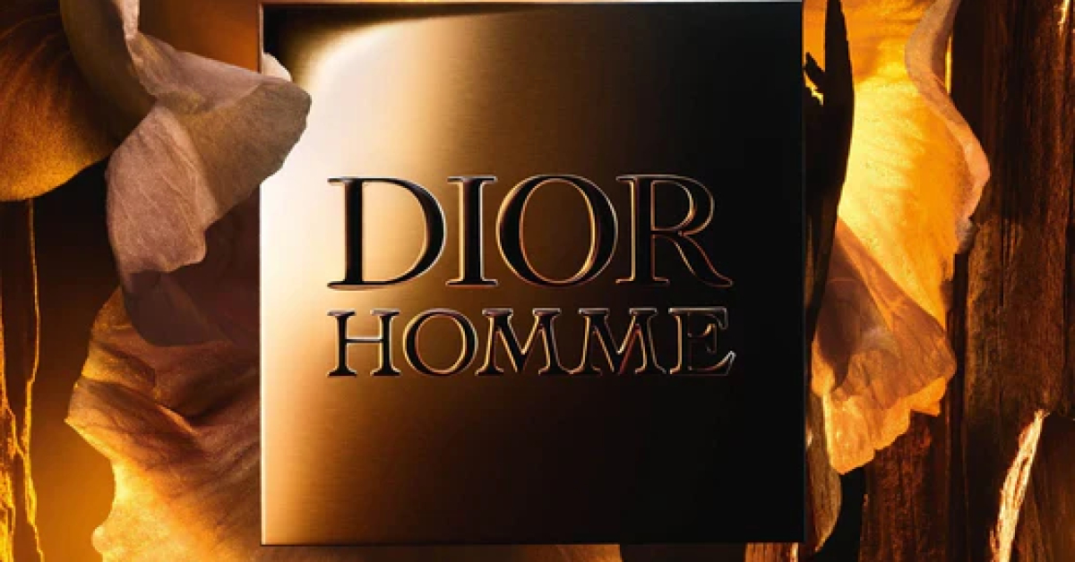 Dior Homme Parfum: Um Homem Millennial de Saia Listrada de Doces ...