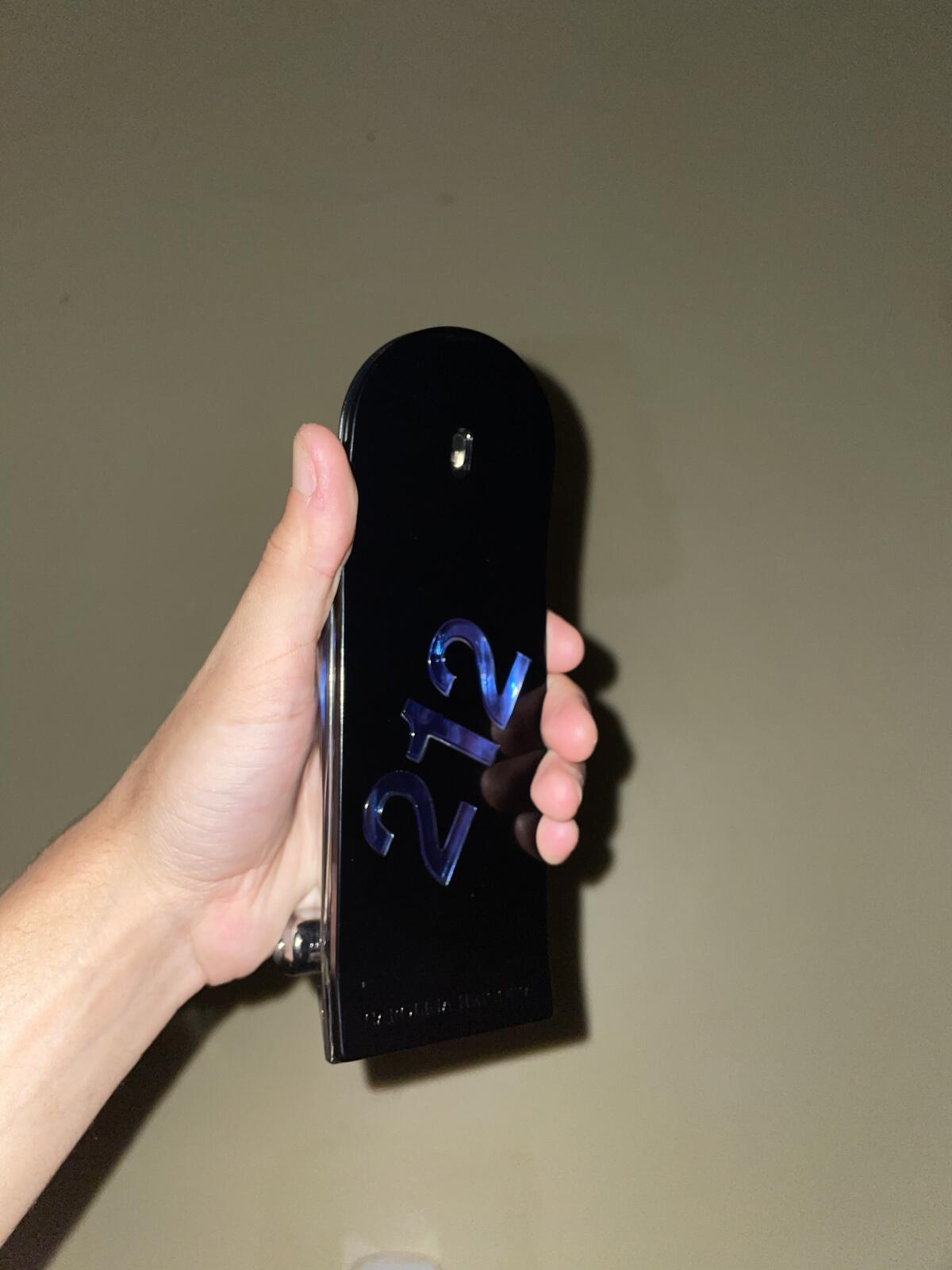 212 Heroes Collector Edition Carolina Herrera одеколон — новый аромат ...