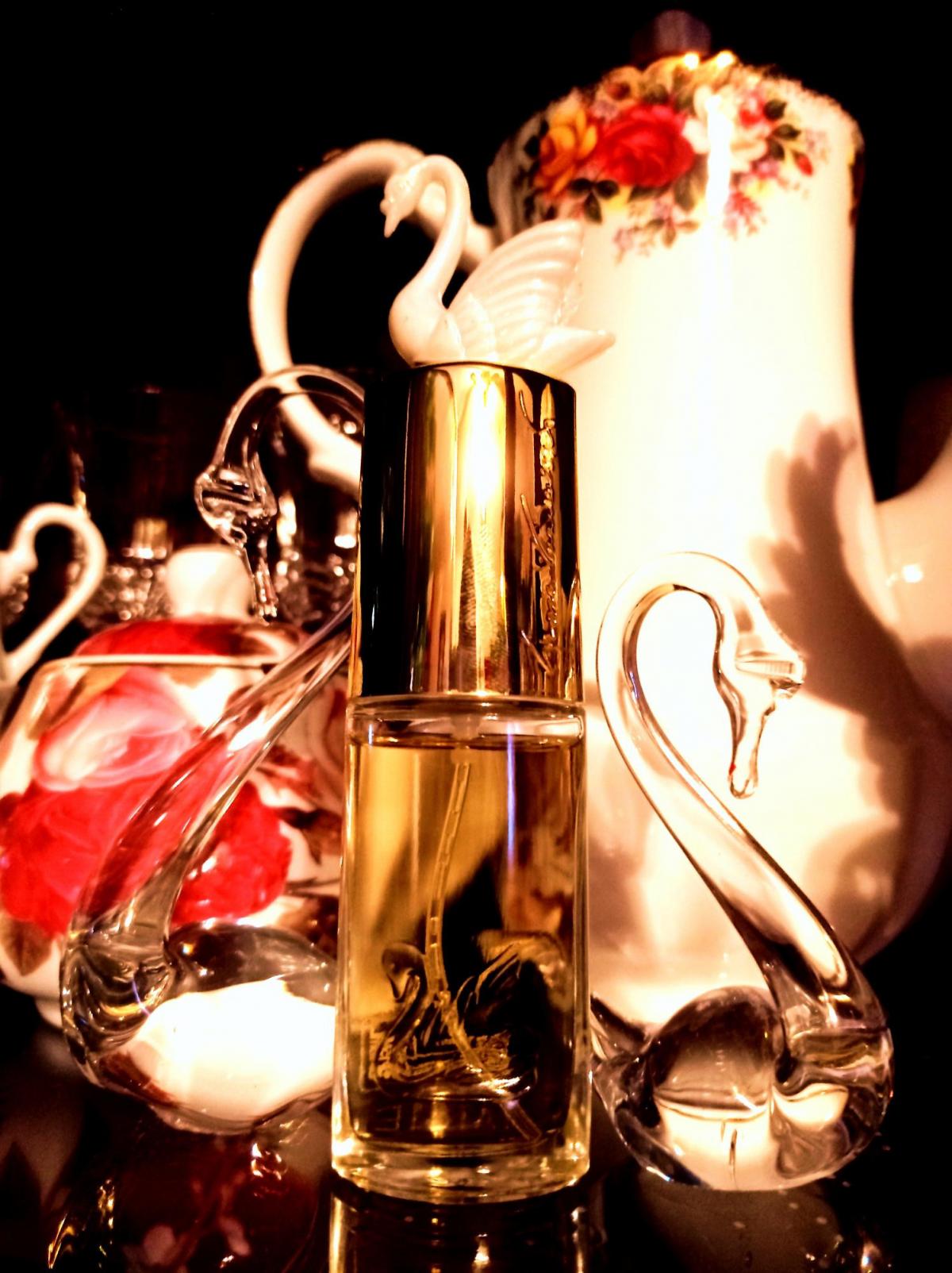 Vanderbilt Gloria Vanderbilt perfume - a fragrance for women 1982