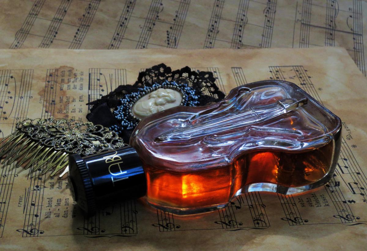 Tabu Dana perfume - a fragrance for women 1932