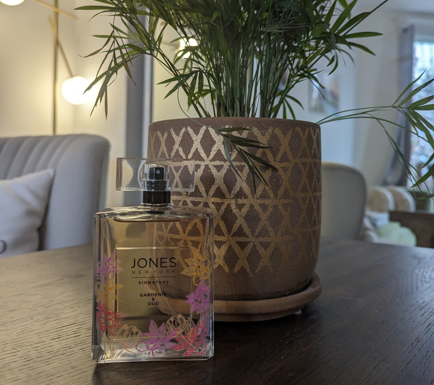 Signature Gardenia & Oud Jones New York parfum - un parfum pour femme 2020