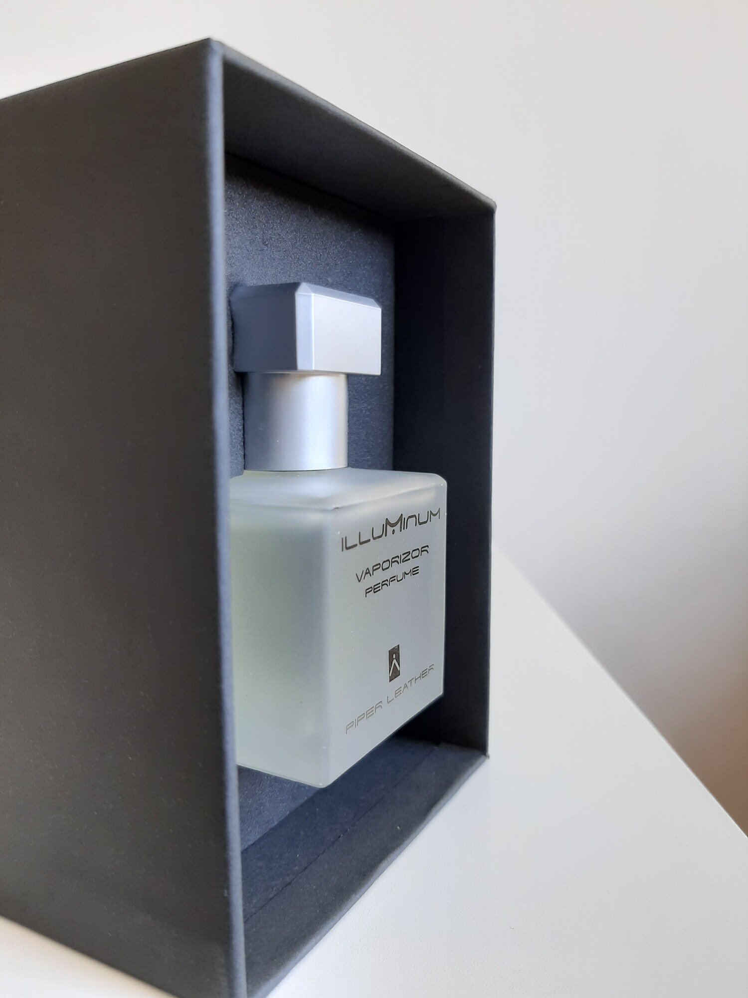 Piper Leather Illuminum fragancia - una fragancia para Hombres y ...