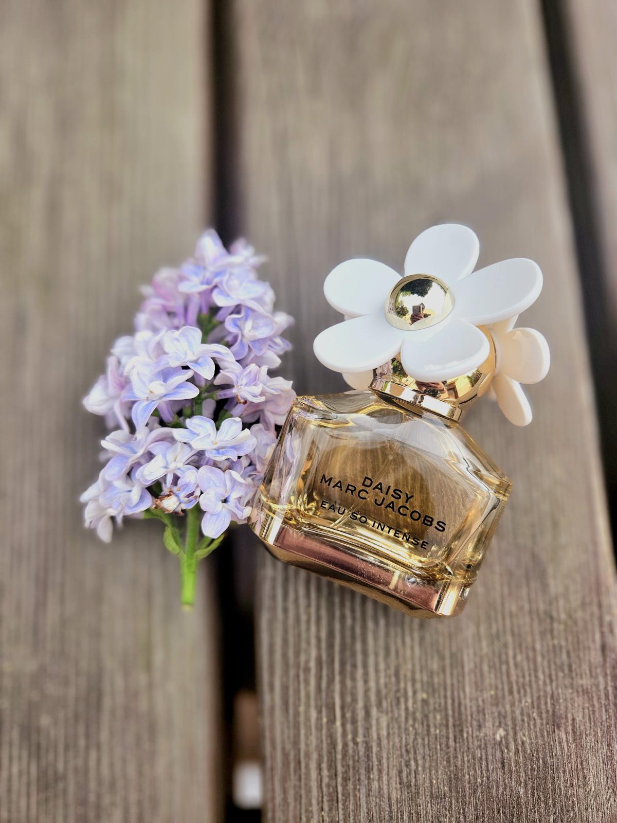 Daisy Eau So Intense Marc Jacobs perfume - a fragrance for women 2021