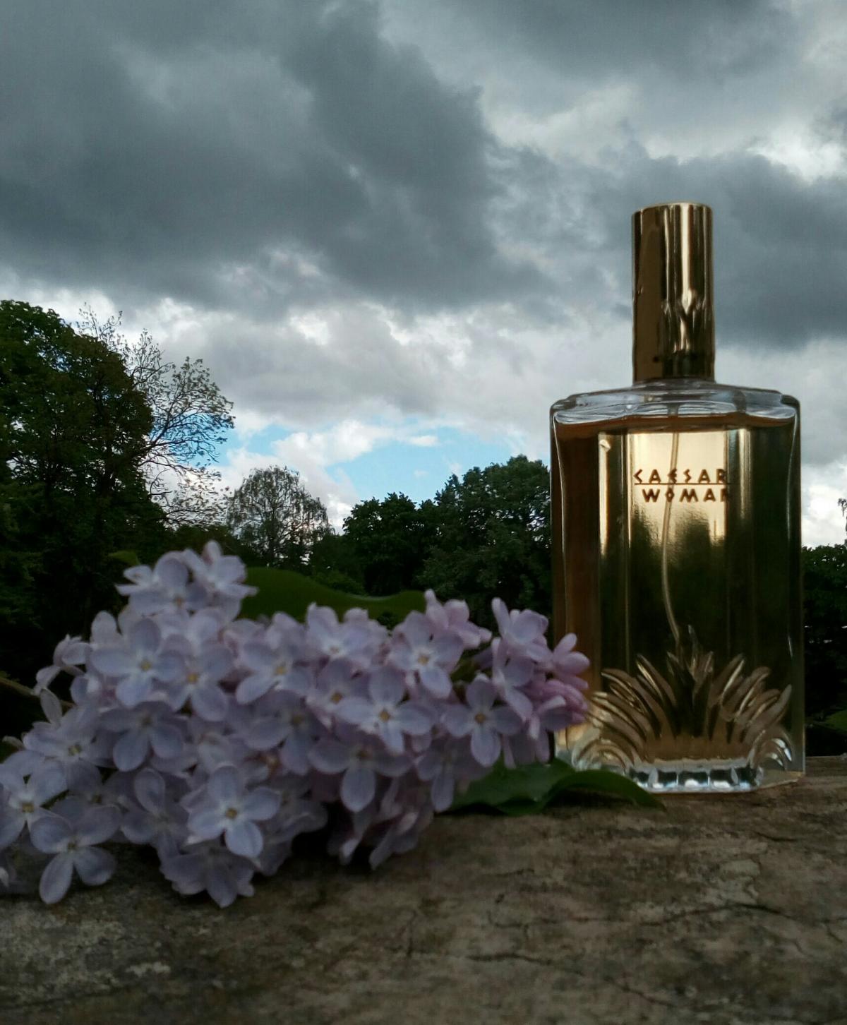 Caesars Woman Caesars World perfume - a fragrance for women 1988