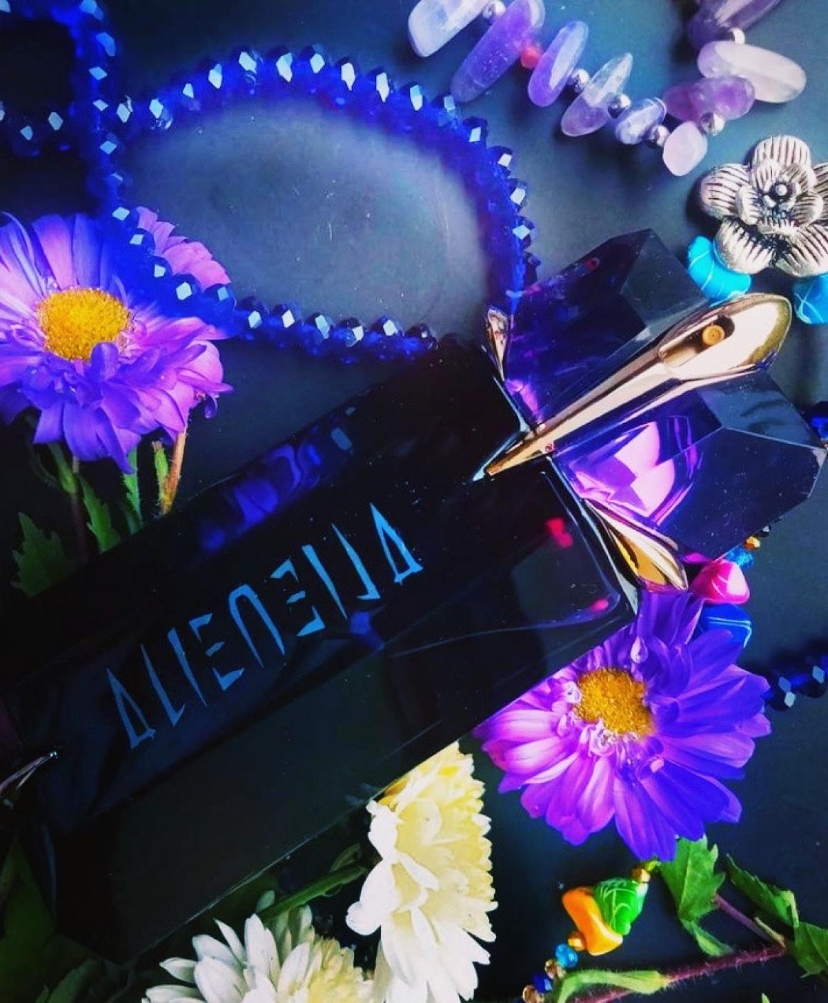 Alien Mugler perfume - a fragrância Feminino 2005