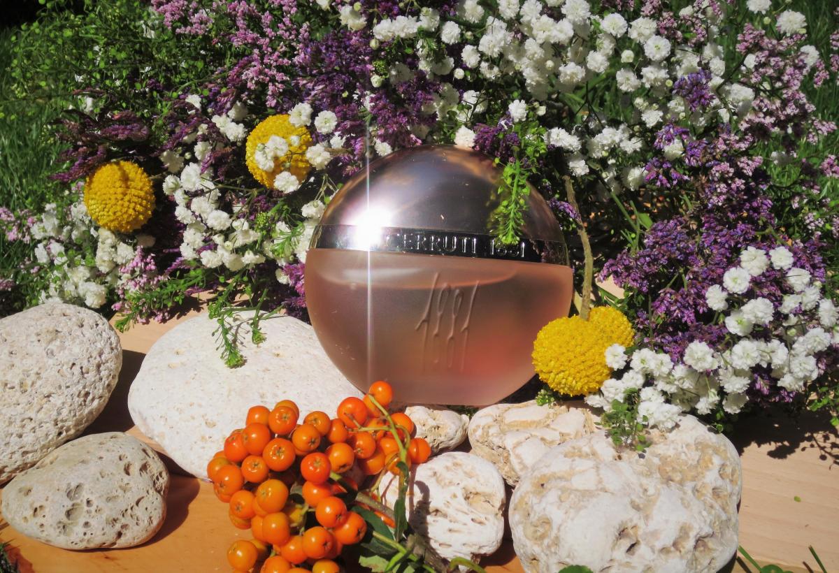 1881 Cerruti perfume - a fragrance for women 1995