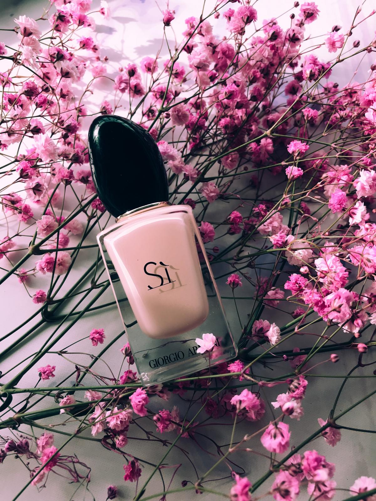 Sì Fiori Giorgio Armani perfume - a fragrance for women 2019