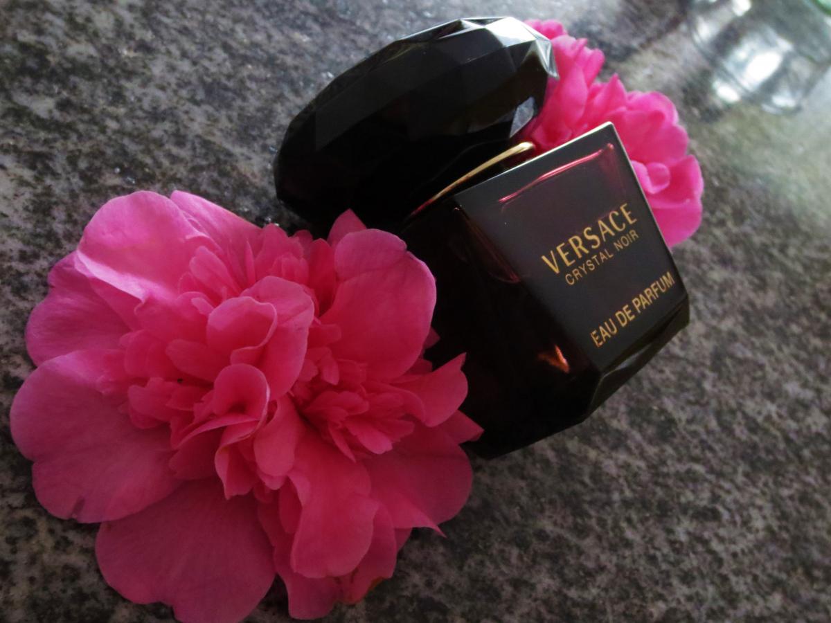 Crystal Noir Versace perfume - a fragrance for women 2004