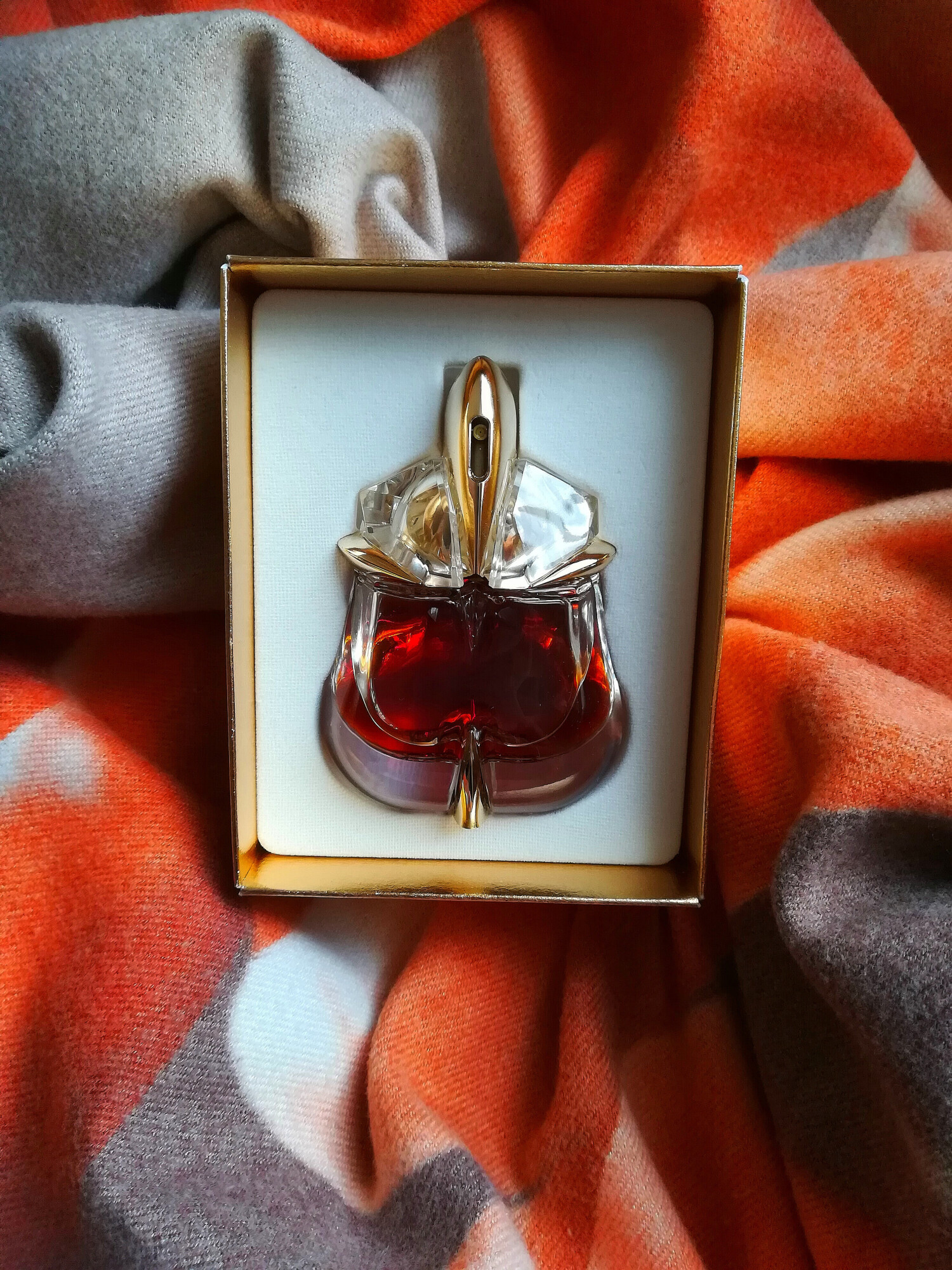 Alien Essence Absolue Mugler perfume - a fragrance for women 2012