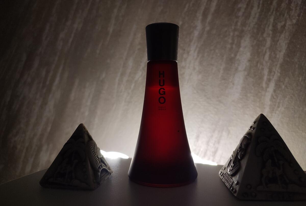 Deep Red Hugo Boss perfume - a fragrance for women 2001