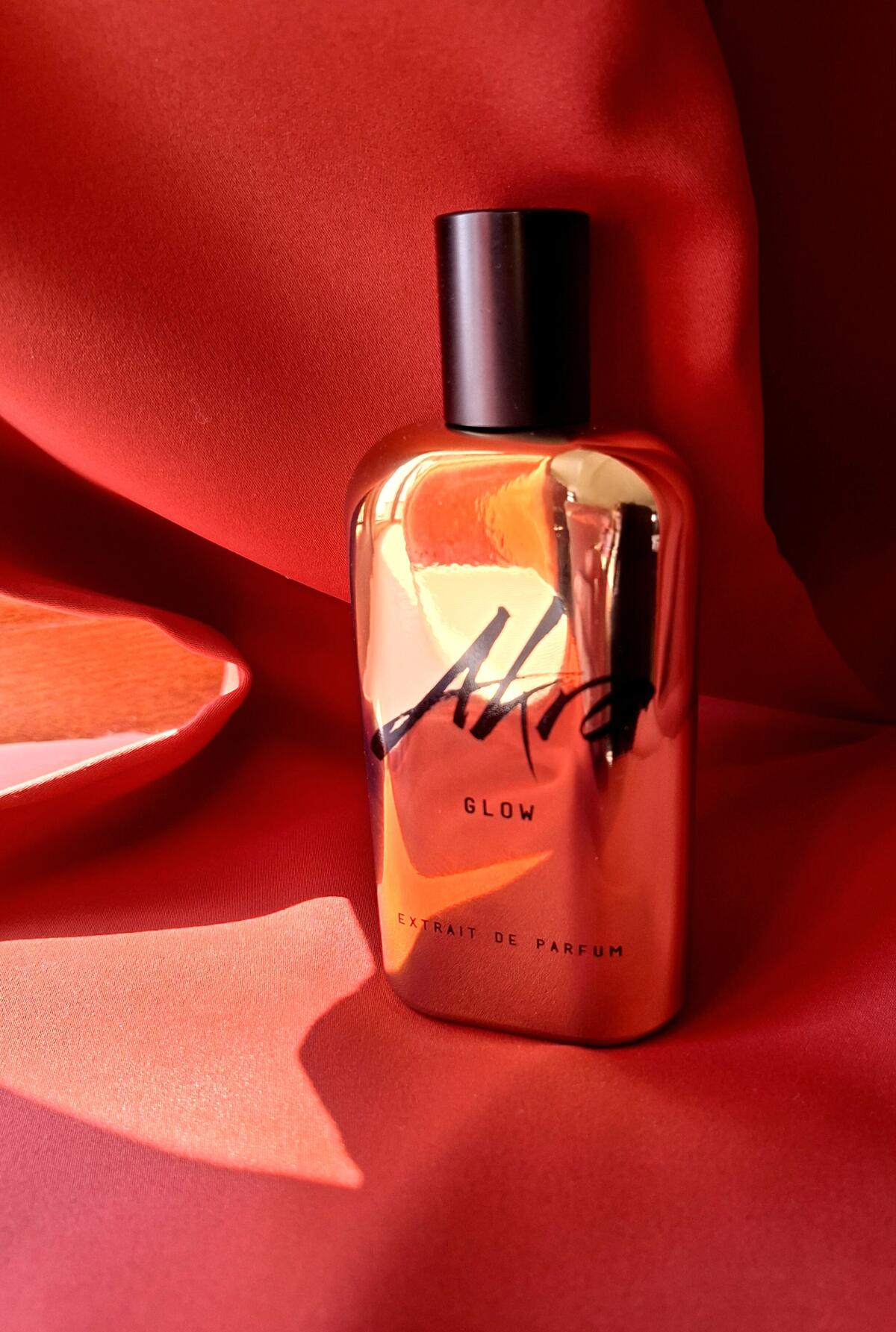 Glow Akro perfume - a new fragrance for women and men 2024